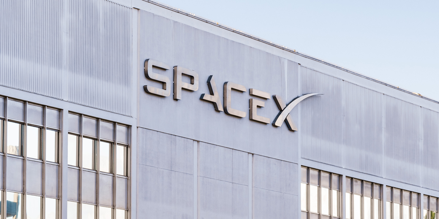 Panduan singkat tentang perusahaan SpaceX dan di balik layarnya